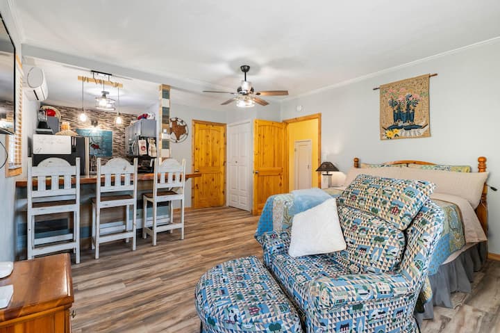 Peg’s Place - Lake Texoma
