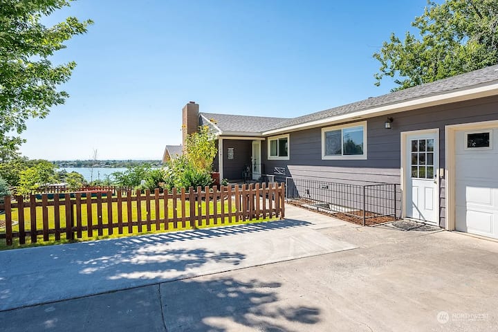 5 Bedroom Fun Themed Home 1 Block From Boat Launch - Moses Lake, WA