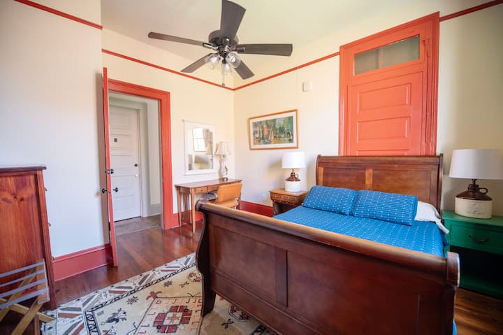 Okra Inn Guest House: Private Bath, Parking Incl. - New Orleans, LA