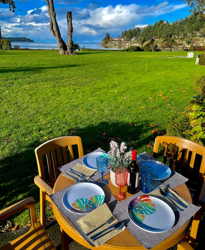 Coastal Elements - Oceanside -2bdrm - Full Kitchen - Parksville