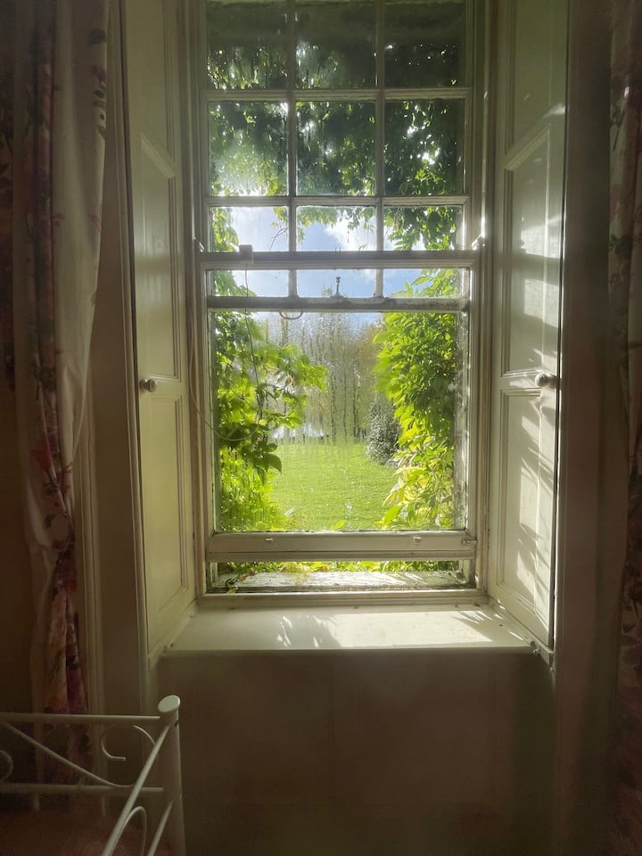 Stunning Room Overlooking River & Garden + Ensuite - Limerick