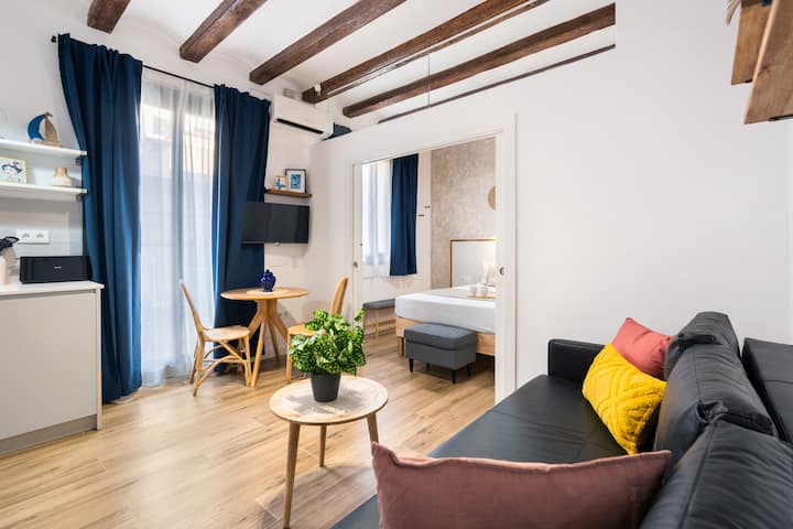 Almirall Beach 32 - Barcelona