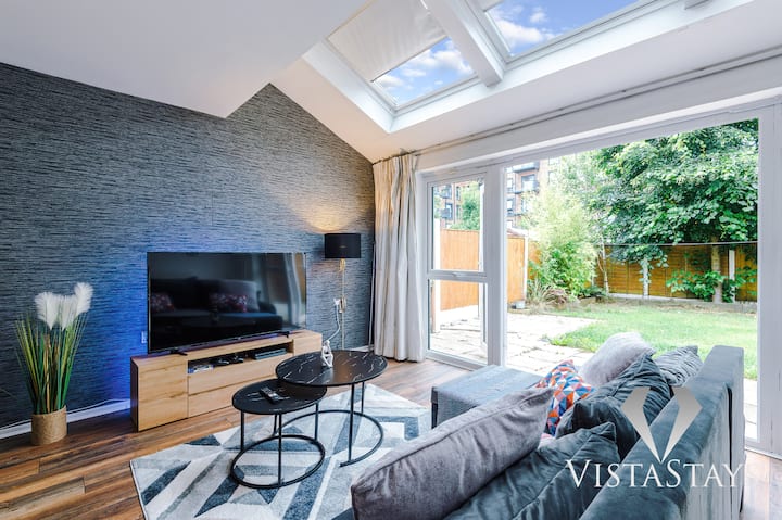 10% Off! Last Min Contractor Stay | Pool & Netflix - Manchester