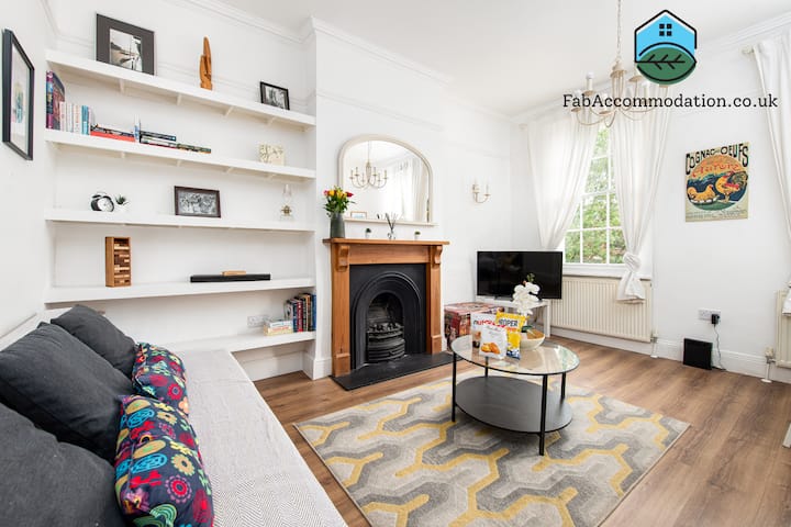 Central-two Bed-flat 3-parking-by Fabaccommodation - Brístol