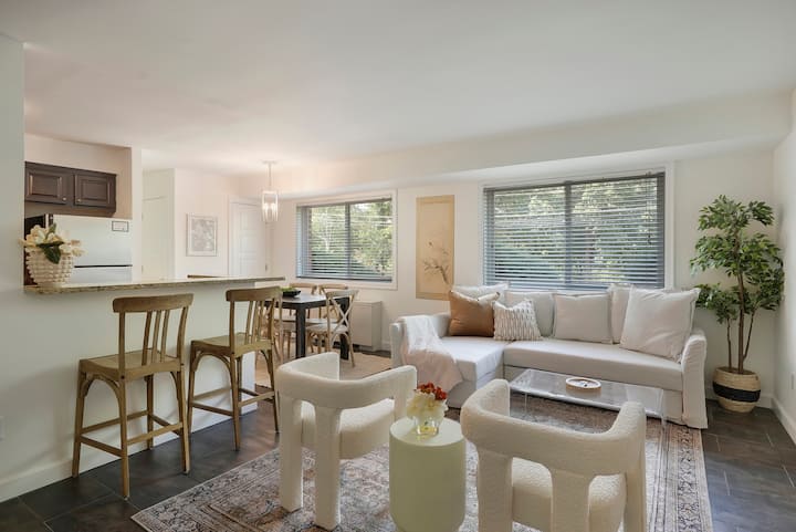 Crystal City Charm 2br / Free Parking 104 - Arlington, VA