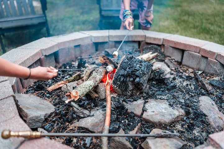 Hot Tub + Game Room + Fire Pit + Deck + Near Lake - Bethel, NY