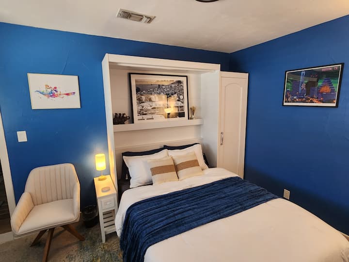 The Bluesy Traveler - 1 Queen Bed/1 Bath - 오스틴