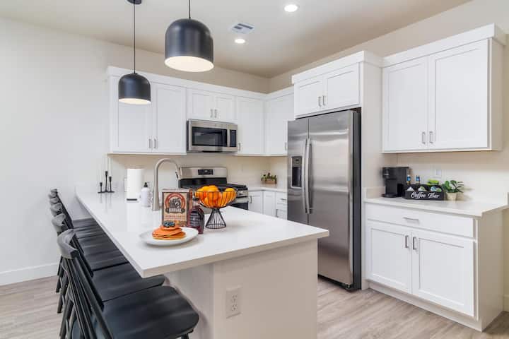 Zion Adventure | Private Spa | 26 Guests - Hurricane, UT