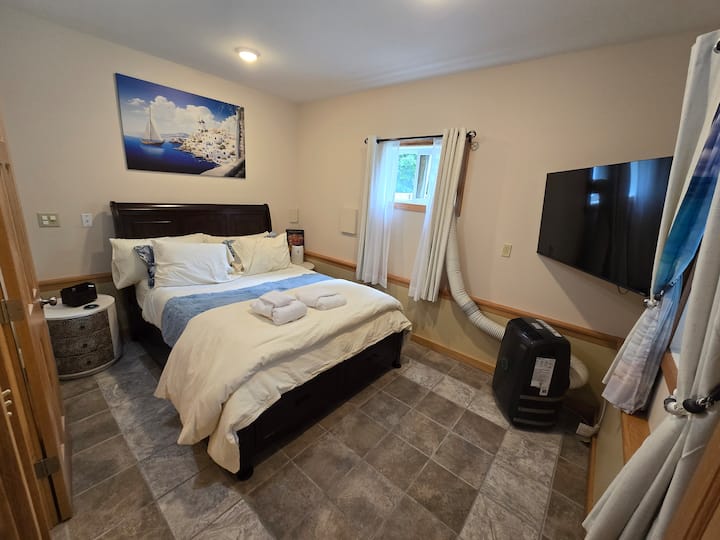 Peaceful Apartment - Traverse City, MI