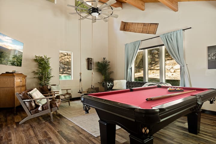 Festive Winter Getaway | Fireplace | Pet Friendly - Running Springs, CA