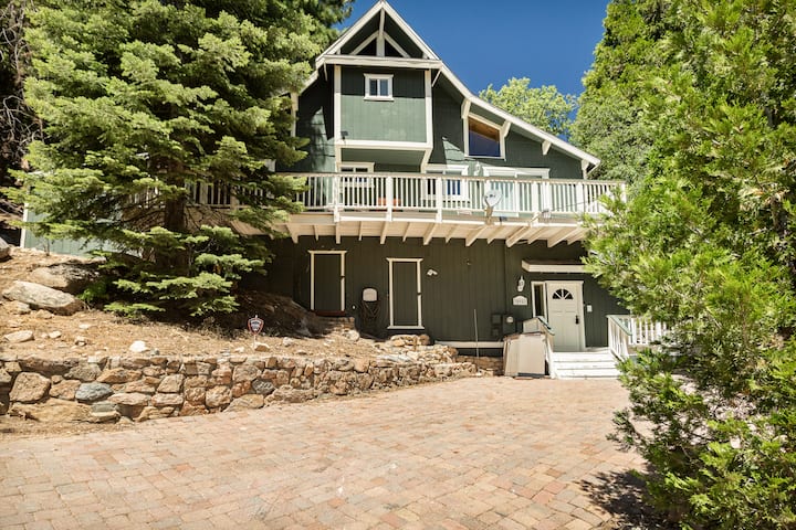 Nestled In The Trees | Fire Pit | Pet Friendly - Running Springs, CA