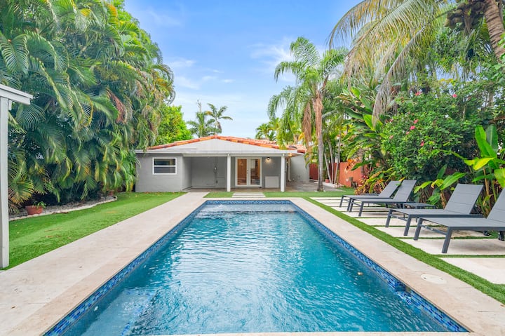 Villa Miami Poolside Paradise - Miami