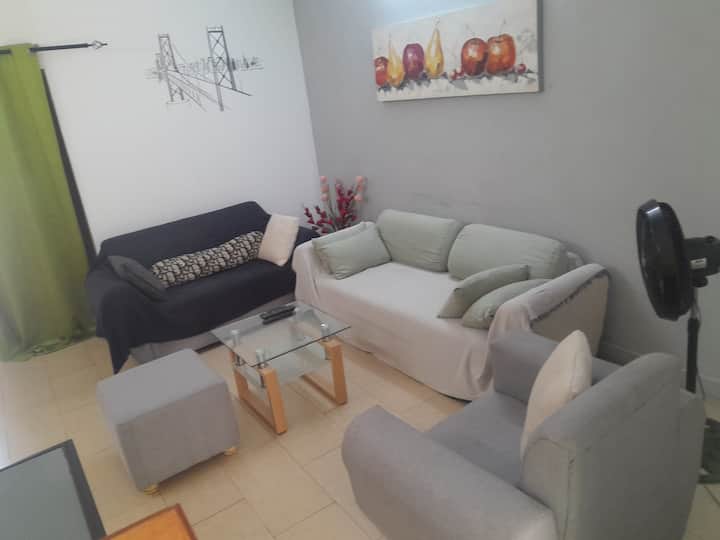 Villa 2 Chambres Salon Au Calme En Zone 4 - Abidjan