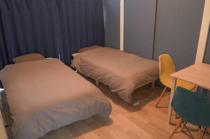 梅の名所偕楽園の近くにあるゲストハウスの個室の洋室【水戸5号館個室】 - Mito