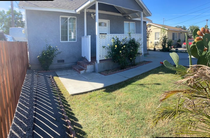 Cozy Little Guesthouse. - San Bernardino, CA
