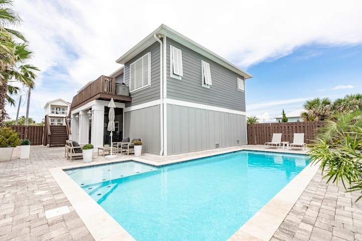 Pensacola Beach Bungalow Heated Pool & Golf Cart - Pensacola Beach, FL