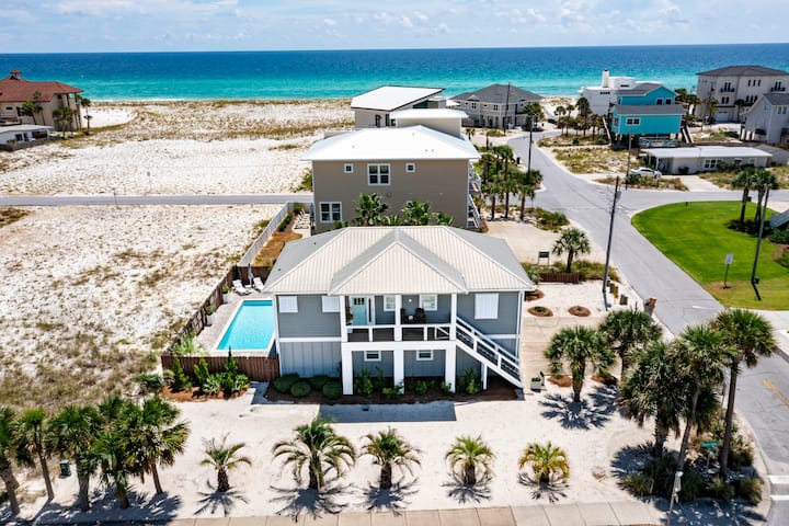 Pensacola Beach Bungalow Heated Pool & Golf Cart - Gulf Breeze, FL