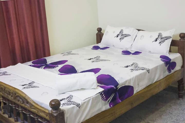 Sai Guest House-sivajothi
Non Ac Room
Ground Floor - Tiruvannamalai