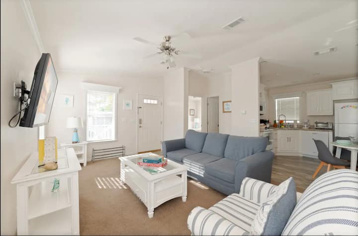 Pool, Pickleball, Gym, Playground + Near Disney! - Kissimmee, FL