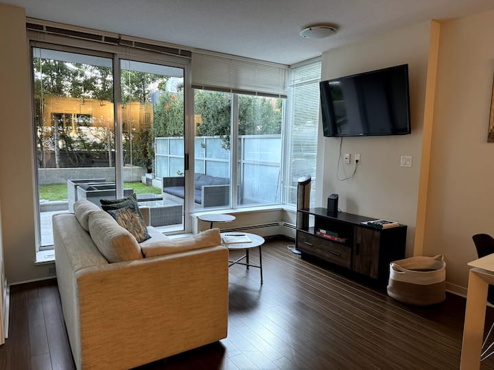 Downtown 1br With Patio+pool+gym-next To Skytrain - Vancouver