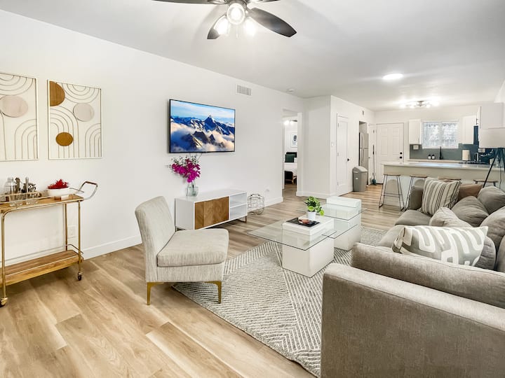 Modern 2bed Retreat Near Scottsdale Fashion Square - Scottsdale, AZ