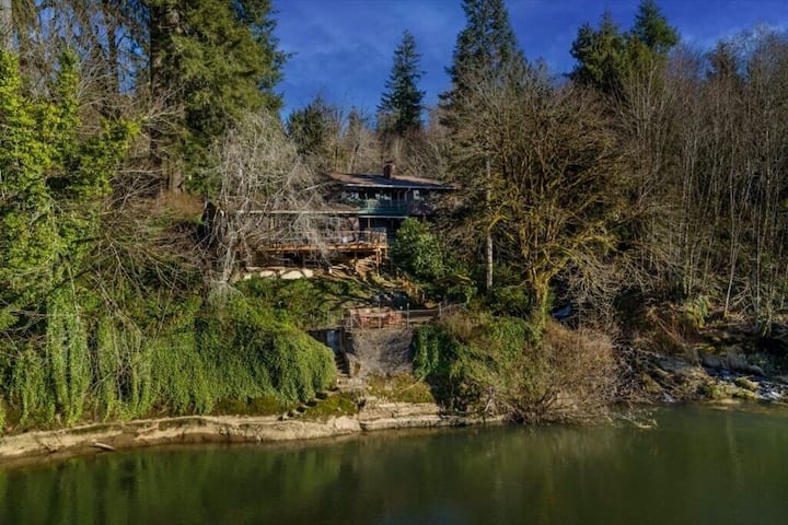 Elderberry Eden - Nehalem Riverfront House - Clatsop State Forest, Seaside