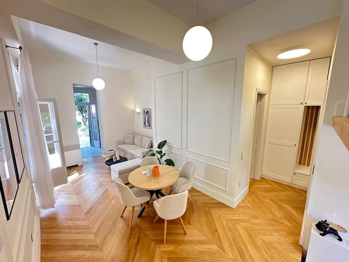 House With Courtyard In The City Center. Fast Wifi - Каламата