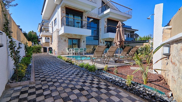 Fethiye De ÖZel Havuzlu 8 Kişilik Villa - Fethiye