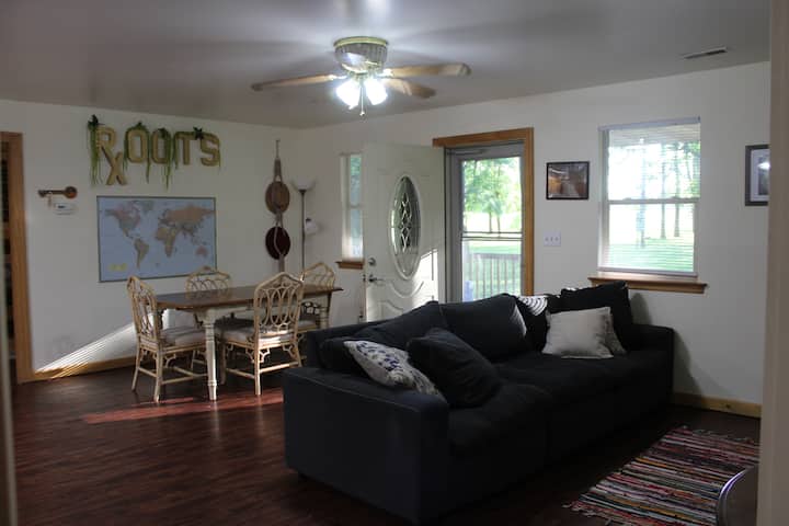 Roots Lodge At Pittsfield Lake (Starlink Internet) - Time, IL