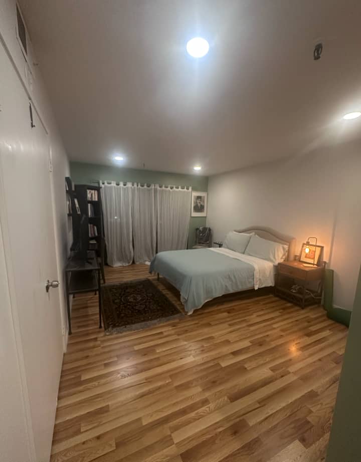 Best Location, Nice Design, Nestled Redwood Trees - Palo Alto, CA