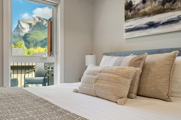 The Birchwood - 1 Bedroom Mountain View Suite - Canmore
