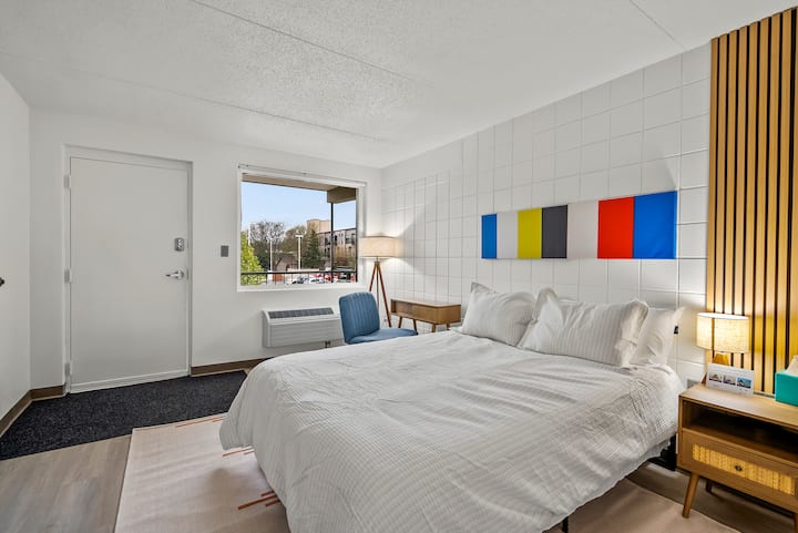 Free Gated Parking Downtown Cf - Renovated Studio! - Cedar Falls, IA