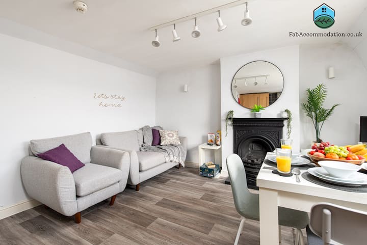 Central-two Bed-flat 4-parking-by Fabaccommodation - Arnolfini Arts