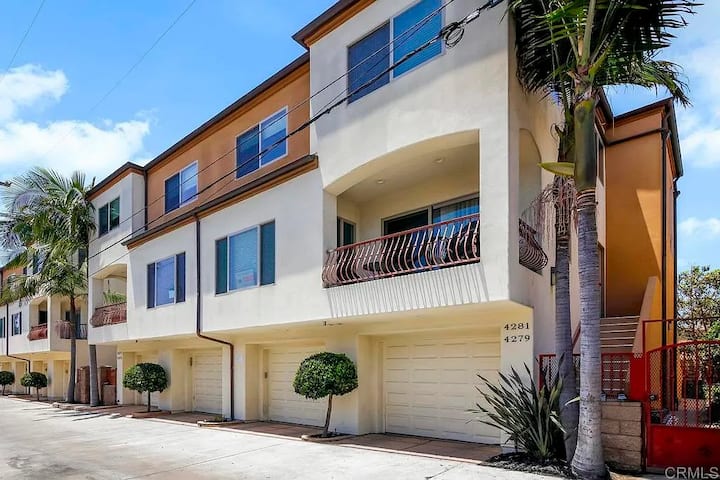 3 Bedroom. 2 Car Garage. 1 Block&nbsp;From&nbsp;Beach! - San Diego, CA