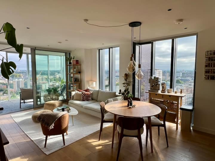 Ultra-modern Luxury Apt With Gym - London, UK