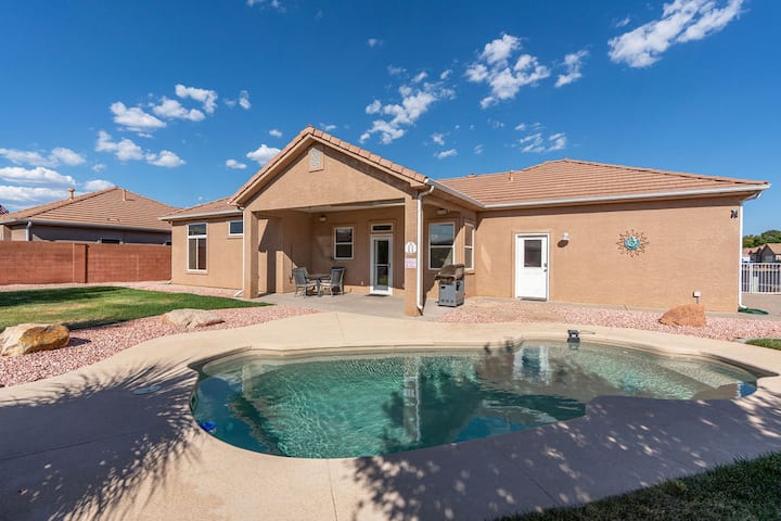 30+ Day Stays, Pool, Rv Pad, Pets, National Parks - Hurricane, UT