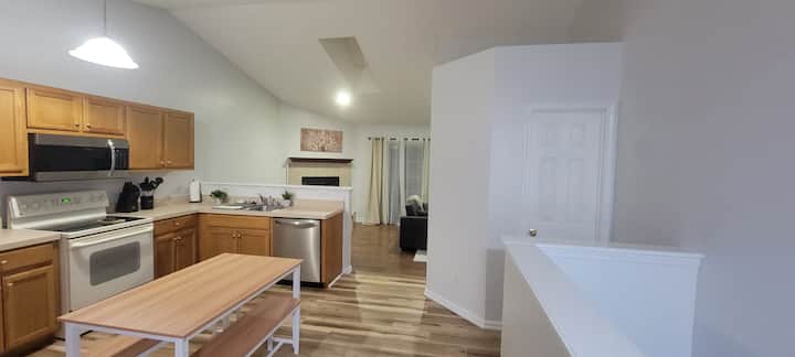 Ideal Bluegrass Duplex (131 E.) - Georgetown, KY