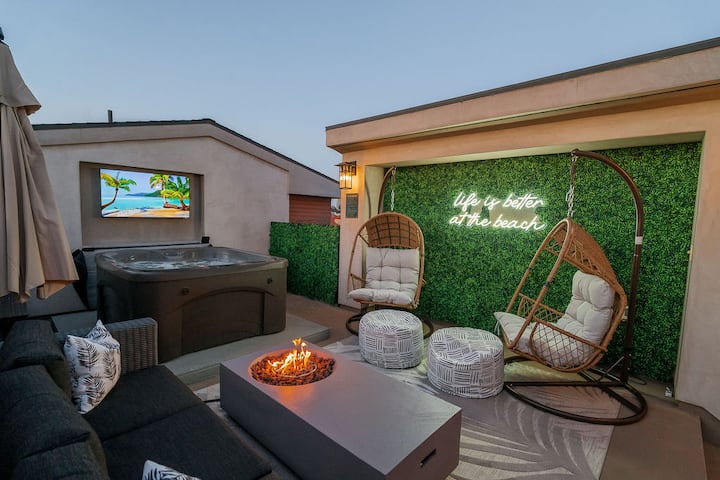 7 Br, 2 Hot Tubs, Rooftop, Beach Block, Ocean View - Newport Beach, CA