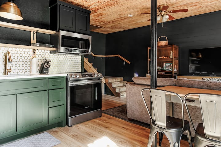 Modern Acu Studio| King Bed| Full Kitchen| Wifi - Abilene, TX