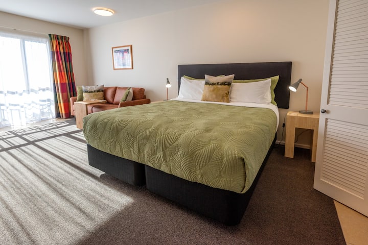 Upstairs Spa Studio - Adults Only - Hanmer Springs