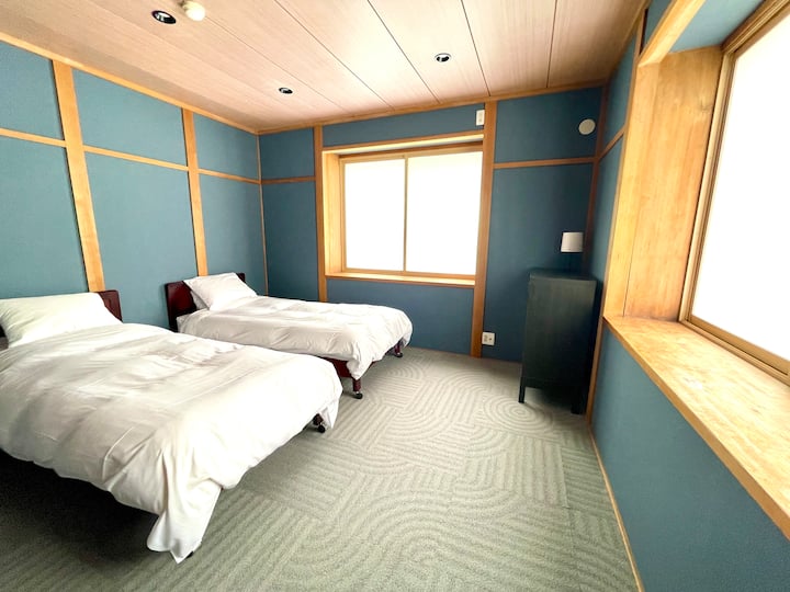 201 - Ember Lodge - Shared Bath - 하쿠바무라