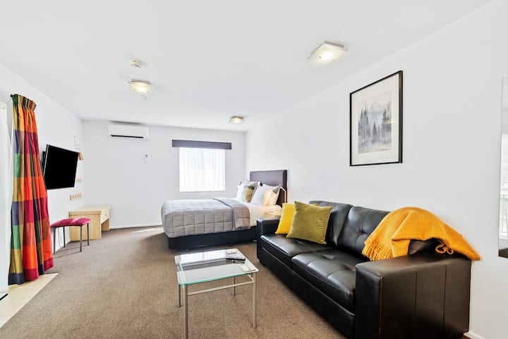 Spacious Executive Spa Suite In Hanmer Springs - Hanmer Springs
