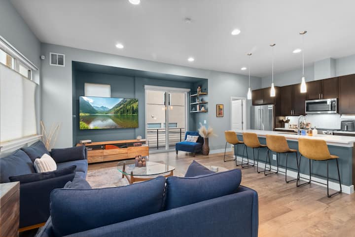 Rooftop City+mtn Views | Steps From Empower Field - West Highland - Denver