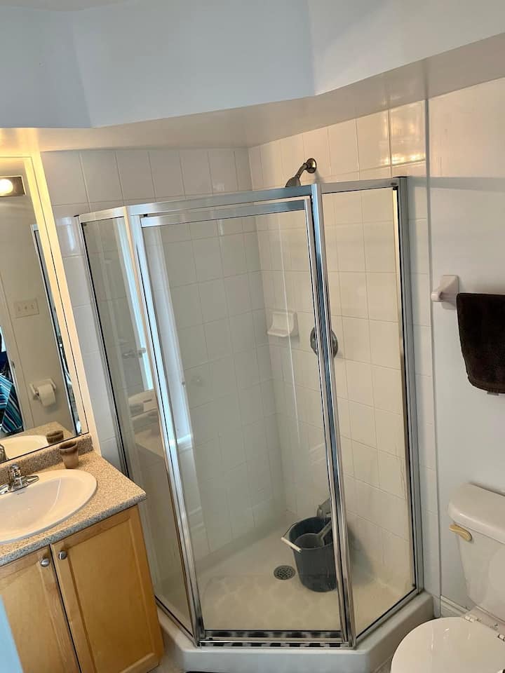 Brampton Room W/ Own Bath - Brampton