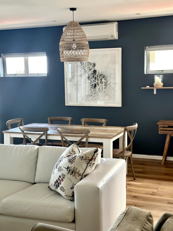 Spacious Bantry Bay Apartment - Camps Bay