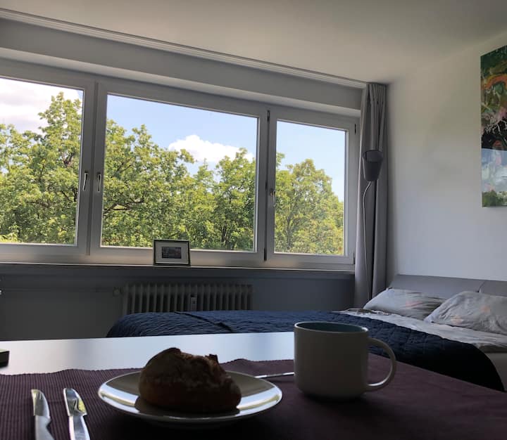 Schön Wohnen In Zentraler Lage Und Blick Ins Grüne - München