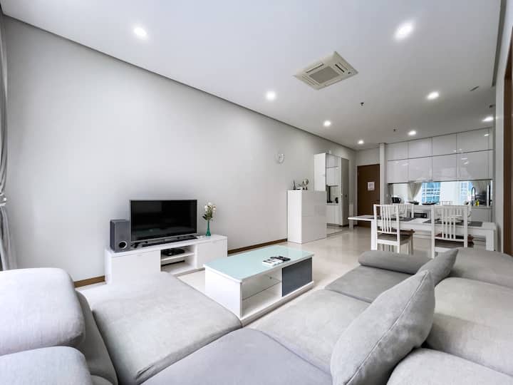 Swimming Pool View, 2br Suites W/ Parking&netflix - Kuala Lumpur