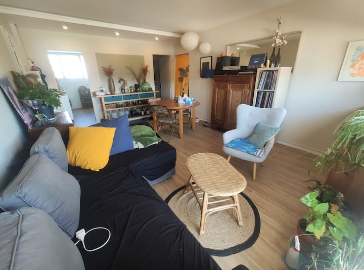 Chambre Dans Appartement Calme Et Vue Dégagée - Saint-Priest