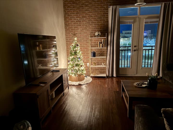 Sleeps 4, 1-minute Walk To Notre Dame Campus - South Bend, IN