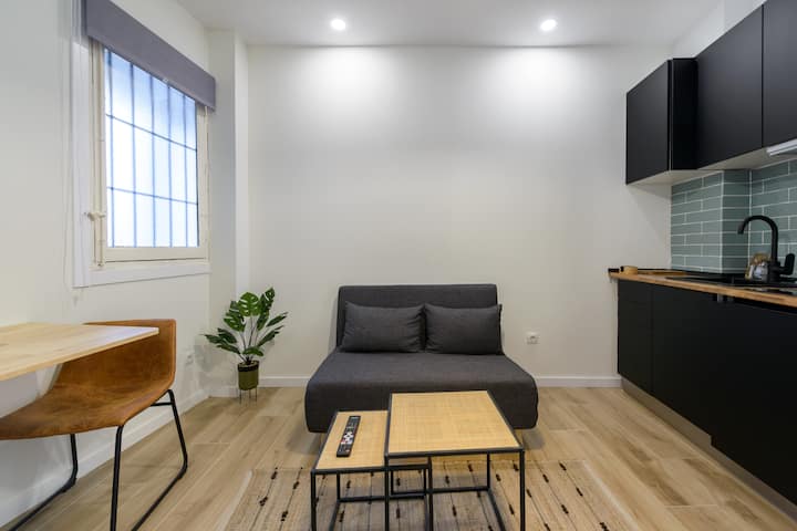 Lovely Study In Malasaña - Madrid